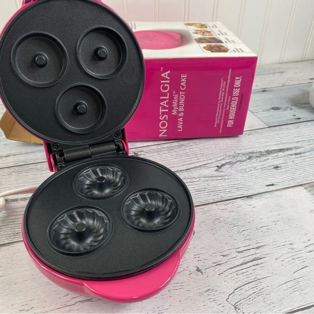 Nostalgia | Kitchen | New Nostalgia Mymini Lava Bundt Cake Maker Mini ...